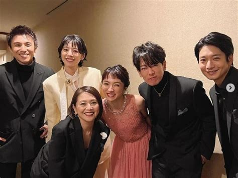 満島ひかり、佐藤健＆向井理＆小泉今日子らとの豪華『first Love 初恋』ショット！ ドレスやスーツでバシッと決める 2 2 All