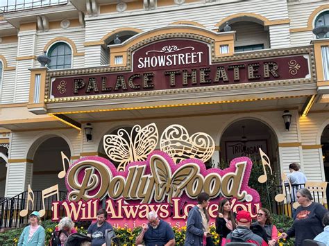 Dolly Parton Kicks Off Dollywoods 39th Season Attending First Day Of