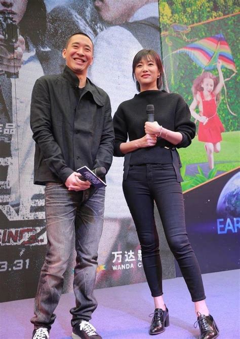 徐静蕾黄立行罕见同框！都穿黑色上衣配牛仔裤，简约随性又温馨