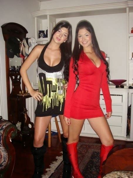 Another Set Of Absolutely Beautiful Twin Sisters Ye Kya Chutiyapa Hai