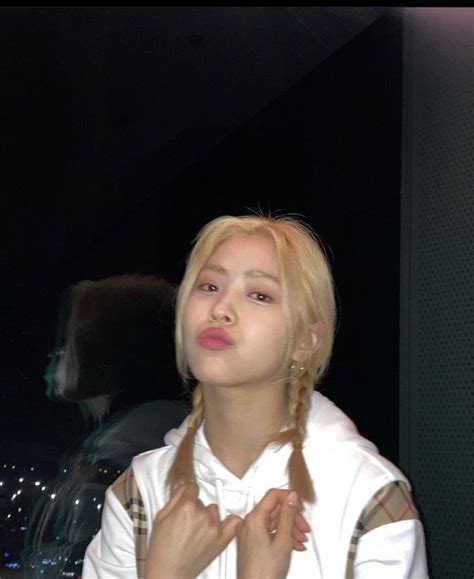 Pin By Blacktwice On Itzy Itzy Instagram Update Kpop Girls