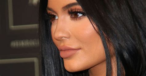 Kylie Jenner Reveals A Mascara Trick That Is Simple Yet Brilliant
