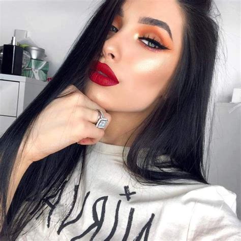 Orange Eyeshadow Used For Smokey Eyes And Completed With Red Lips