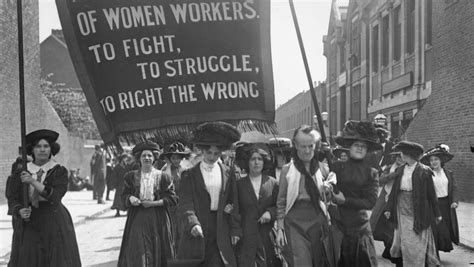 Spanning Time Help Re Enact Womens Suffrage Parade Of 1913