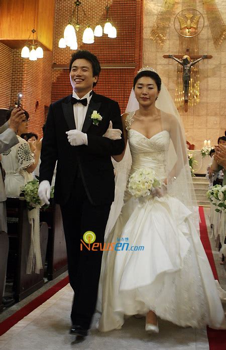 [포토엔]이상호 Kbs 아나운서 성당에서 그림같은 결혼식 손에 잡히는 뉴스 눈에 보이는 뉴스 뉴스엔