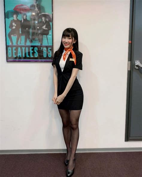 【ev女孩】正妹空服員超短窄裙展現「蜜大腿」 黑絲襪太香了！ Ev扑克博客