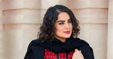 زینب خنیاب‌پور، معترض به حجاب اجباری، برای انتشار تصاویر بدون حجاب به ۲