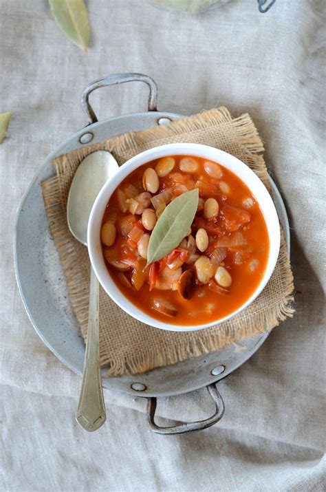 Potée De Haricots Blancs Sauce Tomate Et Saucisse Recette