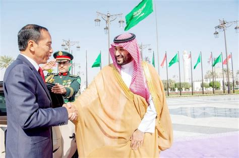 بحثا مستجدات الأوضاع الإقليمية والدولية ولي العهد يعقد مباحثات رسمية