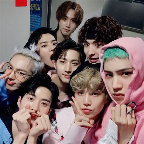 청량미 뽐내는 중 ️ 펜타곤 멤버들의 셀카도 함께봐요 😊 💛유토and후이and우석and여원and진호and홍석and키노and신원💛 펜타곤 청개구리