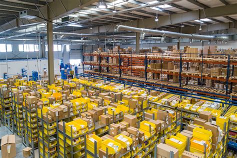 Warehouse Vs Distribution Center Key Differences Four Winds Saudi
