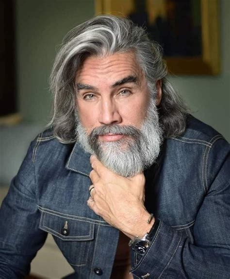 Pin On Idées Pour La Maison Grey Hair Men Men With Grey Hair Older