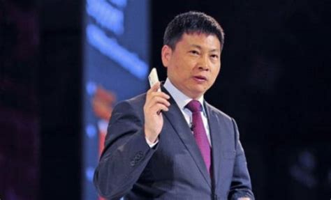 给你讲个笑话：余承东是实在人，华为没有海军