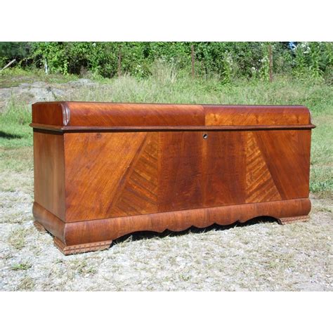 Antique Lane Art Deco Waterfall Cedar Hope Chest Storage Trunk Bed