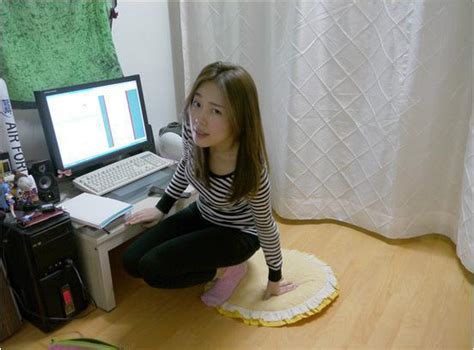 한때 유명했던 미녀웹툰작가 하얀늑대 유머 움짤 이슈 에펨코리아