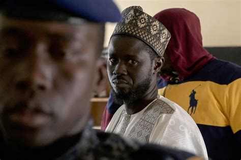Sénégal De Lombre à La Lumière Bassirou Diomaye Faye Vainqueur De