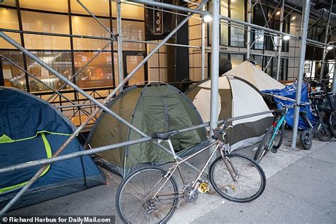 Migrants Kicked Out Of Midtown Hotel Have Set Up Tents On Sidewalk