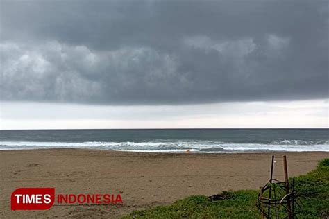 Bmkg Rilis Potensi Cuaca Ekstrem Bpbd Kabupaten Malang Imbau Gelombang