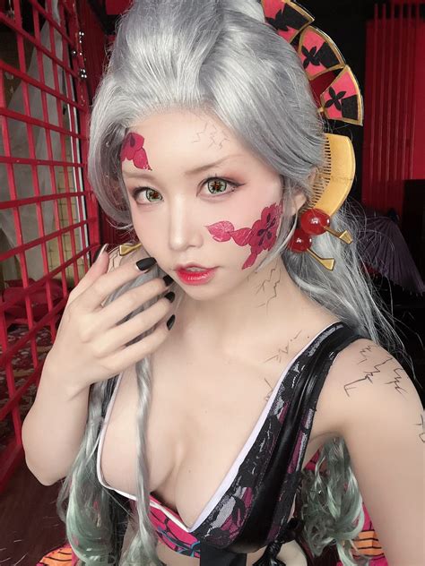 伝説的コスプレイヤー・五木あきら、『鬼滅の刃』堕姫コスプレが「予想をはるかに上回る再現度」 Entame Next アイドル情報総合