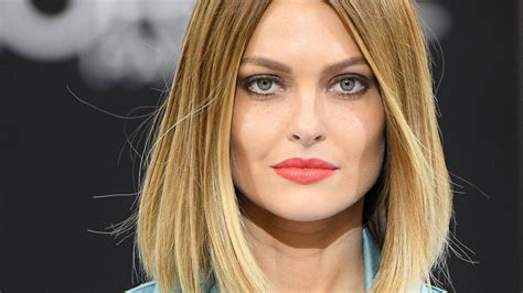 Caroline Receveur Elle Dévoile Son Corps Sur Instagram Une Semaine