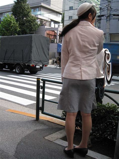 バスガイド制服パンスト美脚エロ画像街撮りしています エロol制服タイトスカート画像、エロバスガイド制服タイトスカート張り付きヒップ画像、エロ