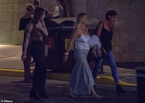 Cassandra Thorburn Parties With Dwts Cast And Puts On A Cosy Display