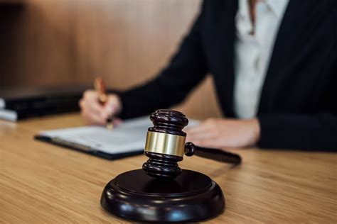 Les Compétences Clés Nécessaires Pour Devenir Avocat Juridique France
