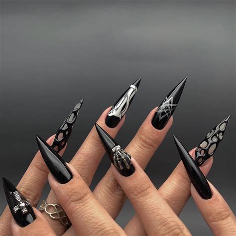 Aki 秋 On Instagram спасибо Anmaisama за мои новые ногти🖤