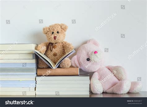 Teddy Bear Reading Book 스톡 사진 358554017 Shutterstock
