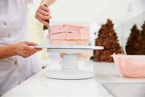 A Beginners Guide To Cake Decorating With Infographic Escoffier Online