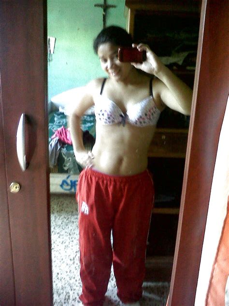Posando En Ropa Intima Frenete Al Espejo Jiji Porn Pictures Xxx Photos