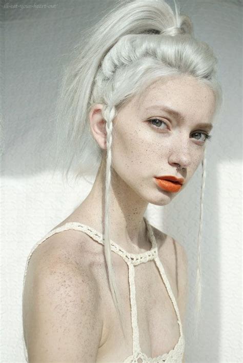 Cheveux Blancs Avec Tresse 25 Jolies Façons De Porter Les Cheveux
