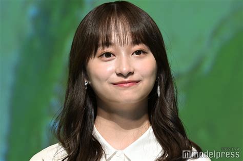 画像2 15 元日向坂46影山優佳、肌見せワンピース姿披露 シンガポール旅行のオフショットに「可愛すぎ」「ドキッとした」の声 モデルプレス