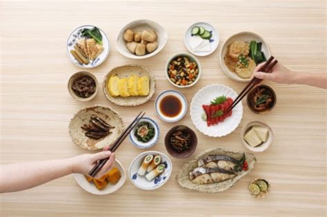 今夜のメニューが決まらない！今日の夜ご飯のメニューに悩んだとき見てほしい献立アイデア7選 [ママリ]