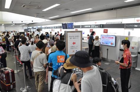 変更手続きで長蛇の列／宮古空港 宮古毎日新聞社ホームページ 宮古島の最新ニュースが満載！