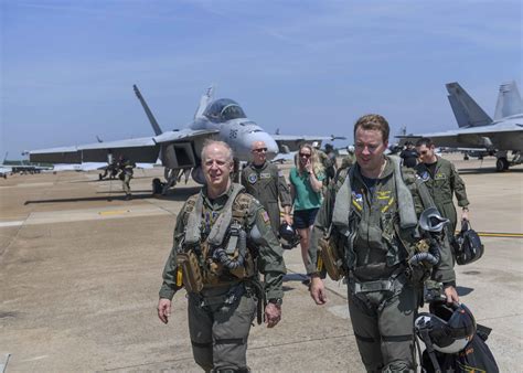 Sailors Treated To Advance Screenings Of “top Gun Maverick” United