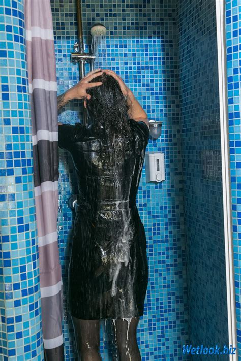 Wetlook Girl In Bath Fylly Clothes Get Wet Wetlookgirls