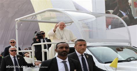 بالصّور والفيديو البابا فرنسيس يترأّس قدّاساً حاشداً في البحرين عشيّة
