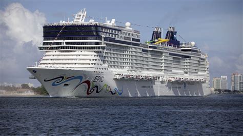 oops nassau forgets about arrival of giant cruise ship