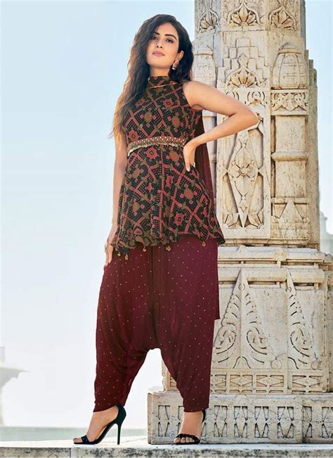 Traditional Indian Women Clothing