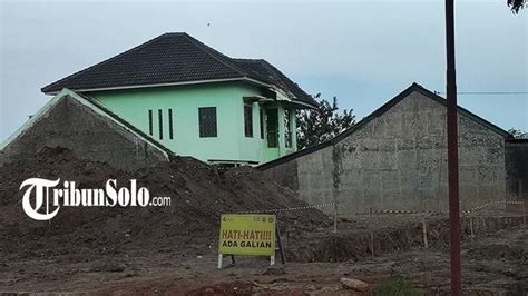 Kokoh Berdiri Di Atas Lahan Tol Yogyakarta Solo Ini Alasan Rumah Di