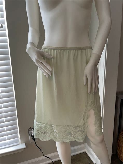 Vintage Slip Lingerie Vanity Fair Slip Skirt 1950s… Gem