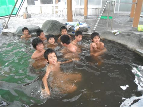 マナー守ってみんな楽しく 東栄小児童が入浴体験｜2015年11月21日付紙面より｜荘内日報ニュース−山形・庄内｜荘内日報社
