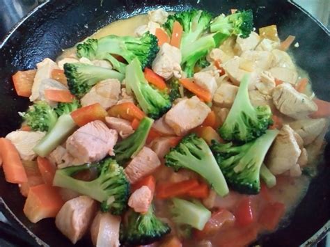 Cardápio De Sabores Peito De Frango Salteado Com Legumes