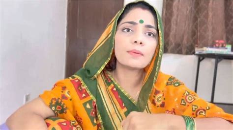 यूपी में का बा से फेमस हुई नेहा सिंह राठौर बिहार से है स्पेशल कनेक्शन