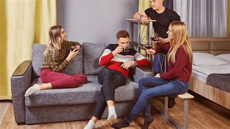 Top 10 Ideas To Organise Perfect College Dorm Party