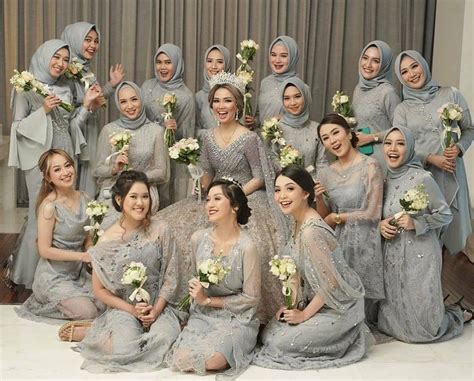 10 Inspirasi Seragam Bridesmaid Yang Elegan Dan Anggu