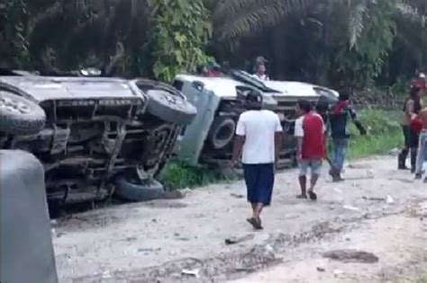 Mencekam Bentrok Pecah Di Kebun Sawit Massa Hancurkan Mobil Polisi