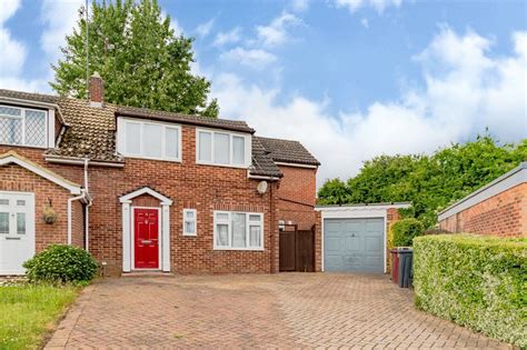 5 Bed End Terrace House For Sale In Fulmead Road Reading Berkshire