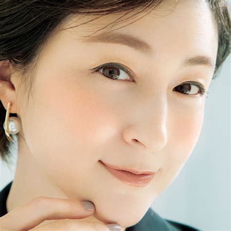アイラインが決め手！幸せオーラ漂う【広末涼子さん】の秋メーク 美st Online 美しい40代・50代のための美容情報サイト